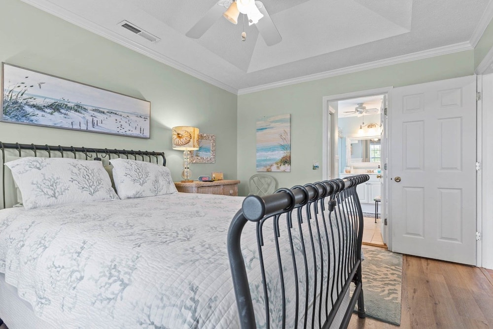 A Lega Sea / 520 West Beach Drive - Coastal Vacation Resorts - Oak Island, NC