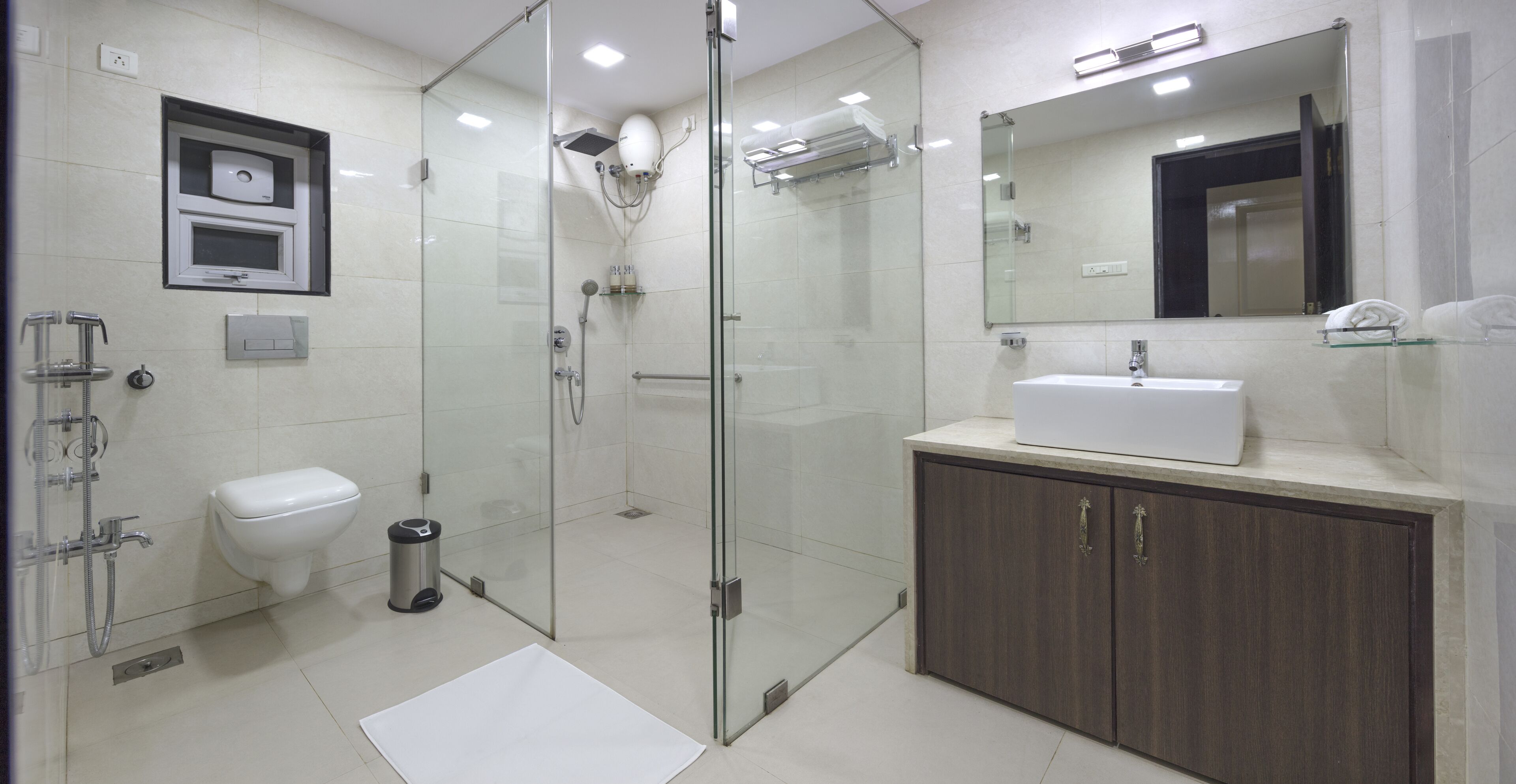 Casa, 4 quartos (Sluice) | Casa de banho | Um polibã, um secador de cabelo 