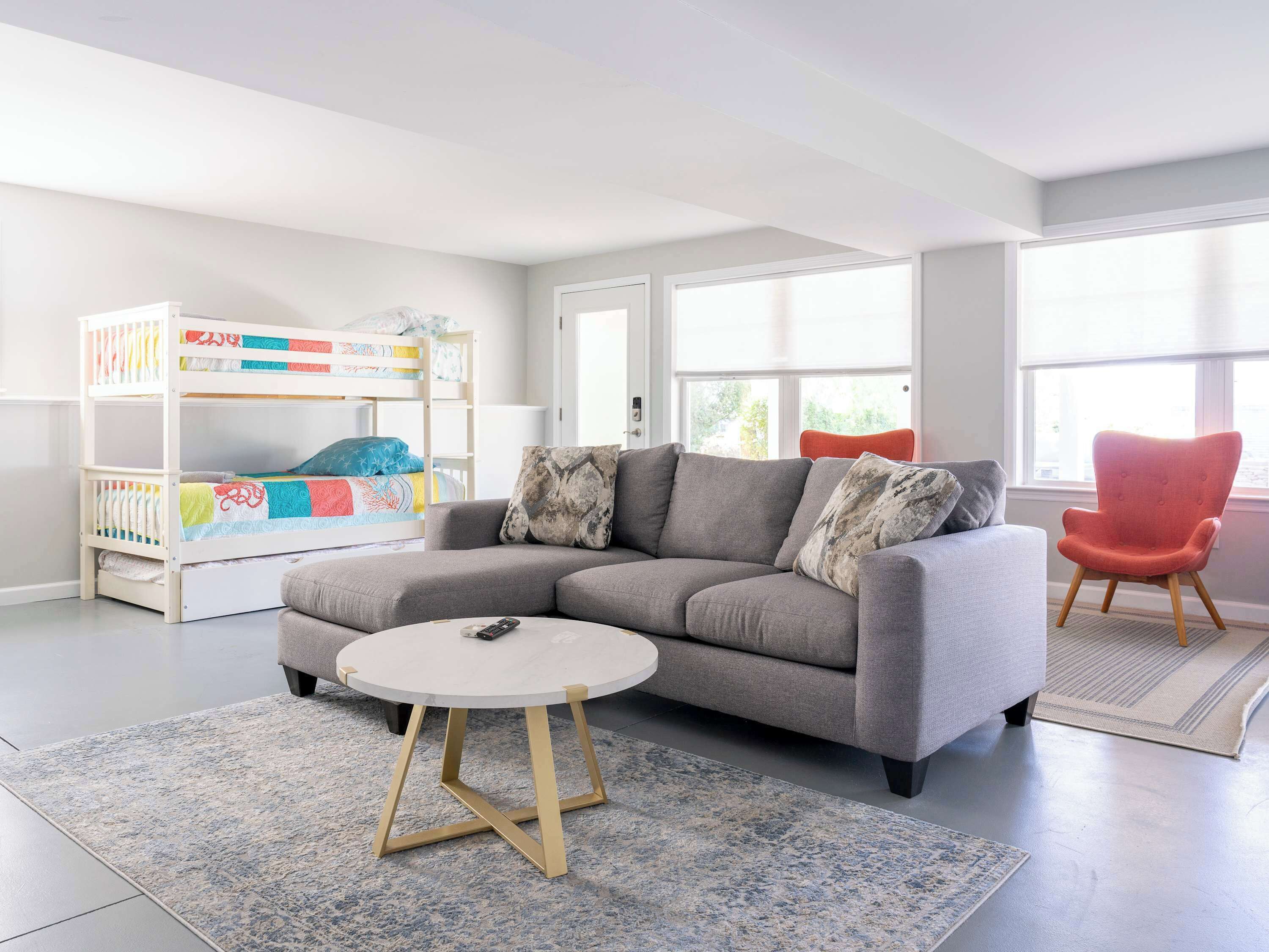 Double Lot Walk To Beach 5 Bed 7 Bath, Large Yard - Rhode Island