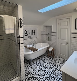 Casa, 2 quartos | Banheiro | Toalhas de banho, shampoo