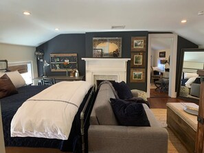 Casa, 4 quartos | 4 quartos, secretária adequada para computadores portáteis 