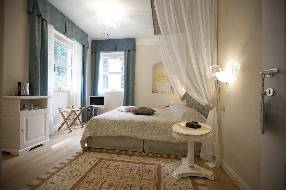 Private Villa With Sauna, A/c, Wifi, Private Pool, Hot Tub, Tv, Patio, Panoramic View, Parking - Stresa, Verbano-Cusio-Ossola, Italy
