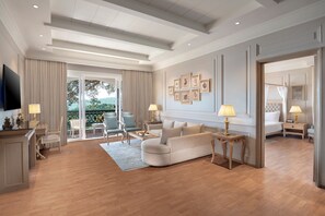 Suite, 1 cama king-size, vista para a montanha (The Petunia Cottage) | Sala de estar | Smart TV de 42 polegadas com canais via satélite, televisor 