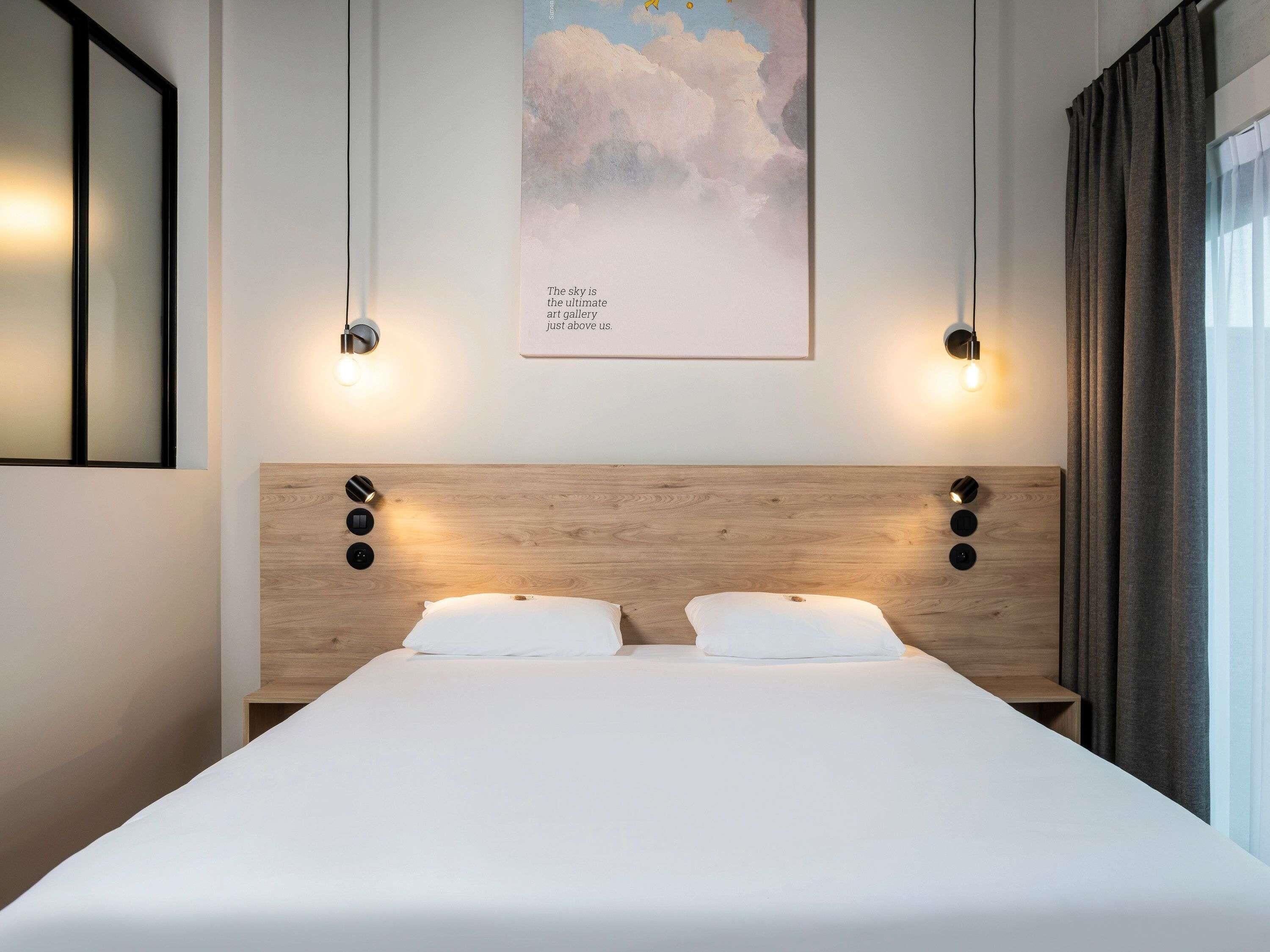 Cofres nos quartos, escrivaninha, quartos à prova de som