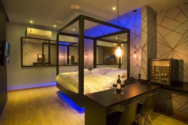 Quartos insonorizados, Wi-fi grátis, roupa de cama fornecida