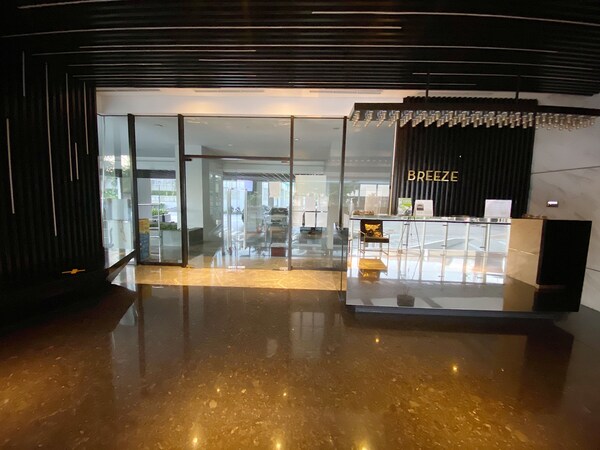 Breeze Apartments At Bintaro By Okestay - Jakarta