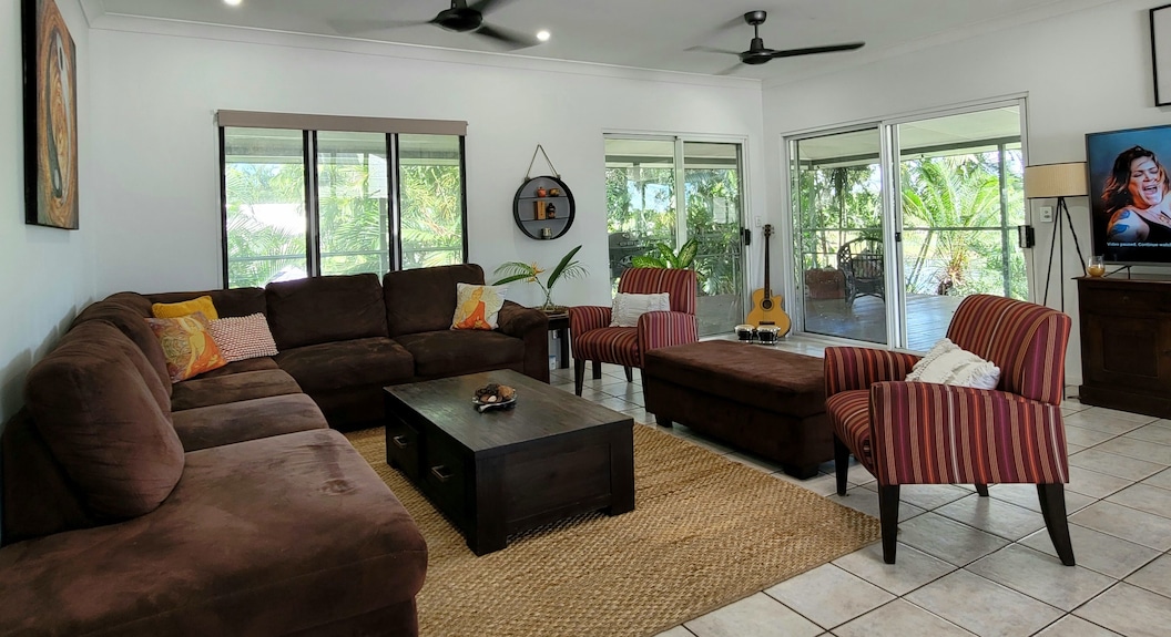 Tranquil Tropical 4 Bedroom House With Spa - Darwin