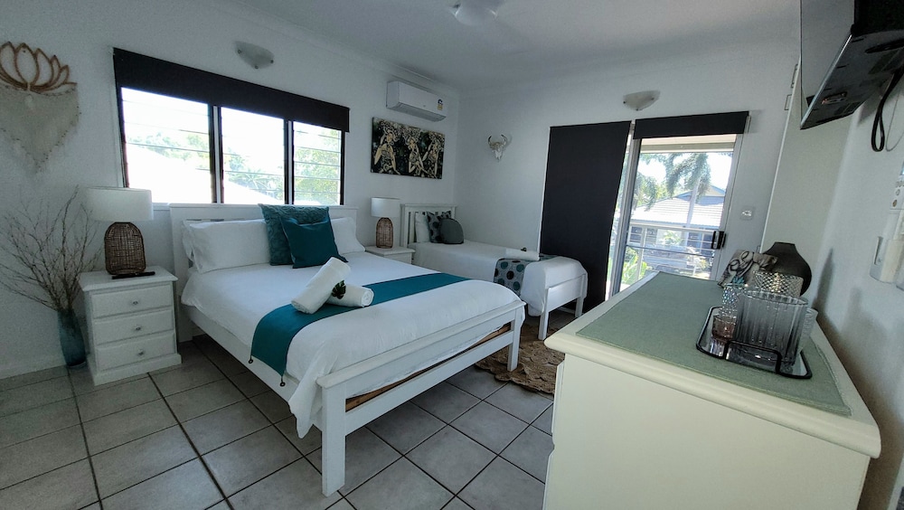 Tranquil Tropical 4 Bedroom House With Spa - Darwin