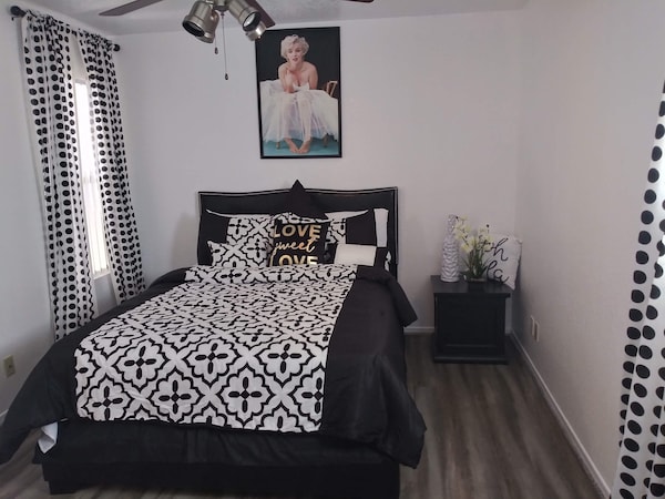 "Hollywood" - Home Away From Home. Near Lax & Beaches - Redondo Beach, CA