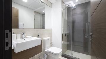 Apartamento Nobre, 2 quartos, Vista para a cidade | Casa de banho | Um polibã, artigos de higiene pessoal grátis, um bidé, sabão