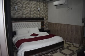 Master Room | Escrivaninha, espaço de trabalho para notebook