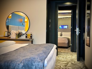 Quarto Superior, quartos comunicantes (Family) | Roupa de alta qualidade, minibar, cofre com capacidade para portátil