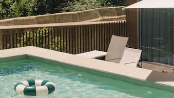 Piscina exterior, da(s) 8:00 à(s) 21:00, espreguiçadeiras