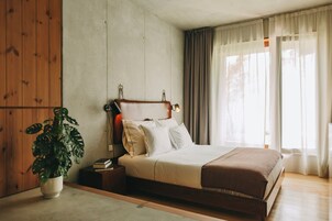 Estúdio, vista para o jardim | Minibar, cofre no quarto, secretária 