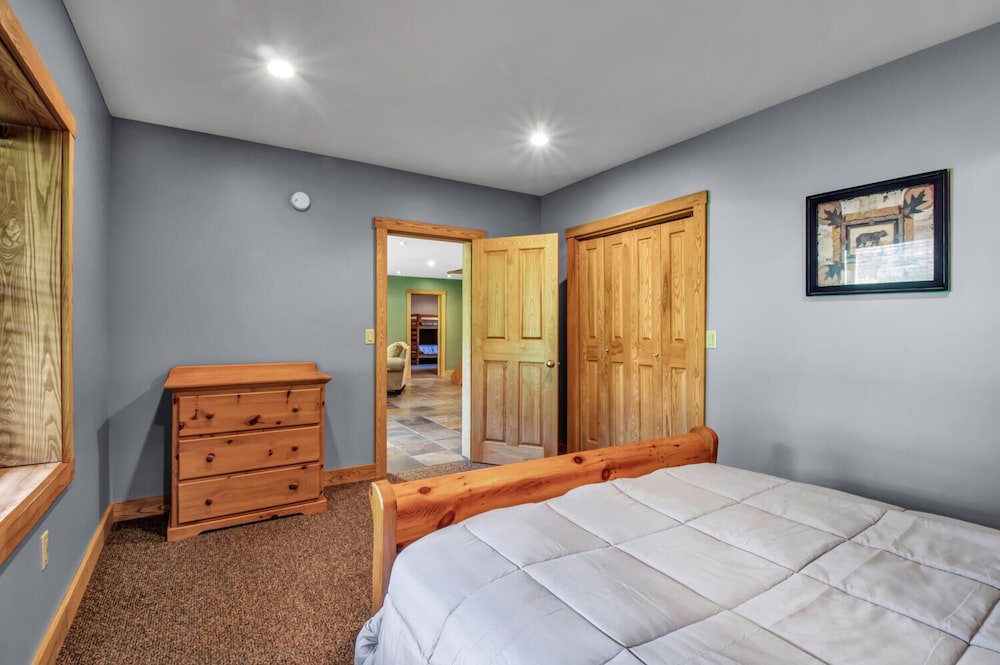 Beautiful 6 Bedroom Ellicottville Chalet - Ellicottville, NY