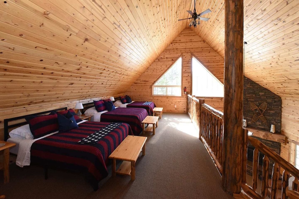 Reunion Lodge | Sleeps 20 | Near Yellowstone | Hot Tub - Idaho