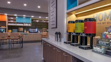 Café da manhã com buffet grátis todos os dias