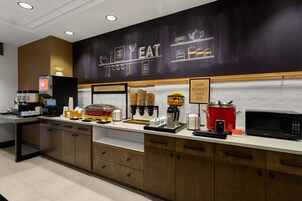 Café da manhã com buffet grátis todos os dias