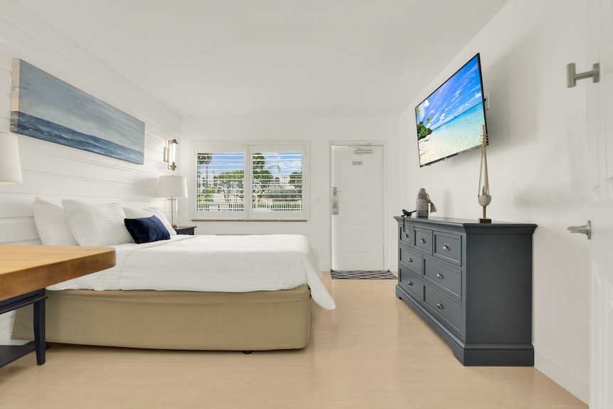 Boutique Hotel Queen Room W/ Pool, Location! Walk To Beach/restaurants/nightlife - ディアフィールドビーチ, FL