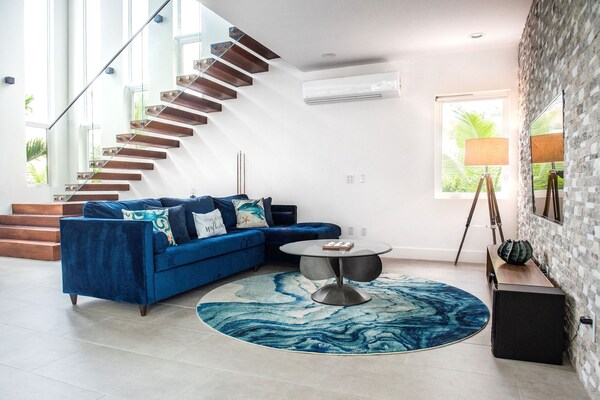 *New* Harbour House - 2 Bd 2.5 Bath Waterfront - Turks and Caicos Islands