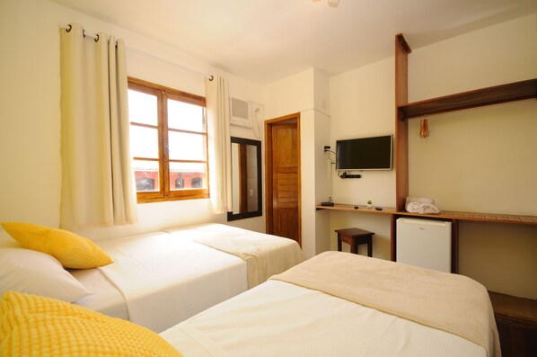 Quarto Twin Standard | Minibar, com decoração personalizada, Wi-fi grátis