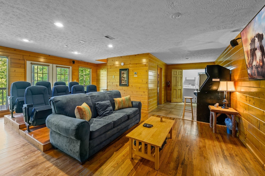 Large 7 Br Family Cabin W/ Hot Tub, Mountain Views - Tennessee