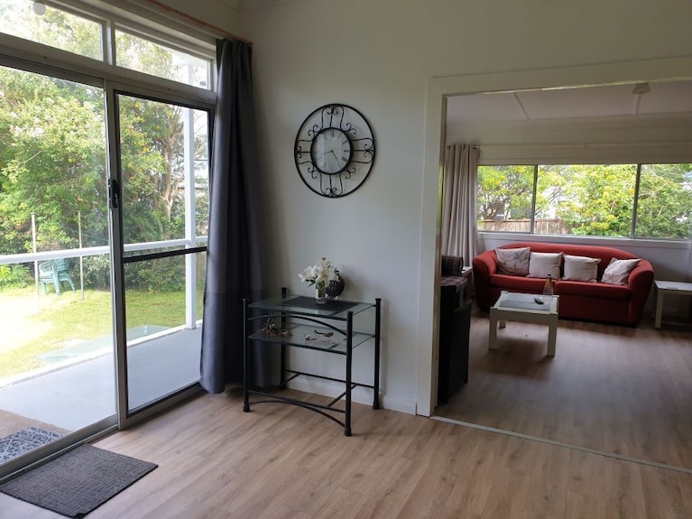 Becalmed - 5 Bedroom House Accommodation For 10 - South Coast