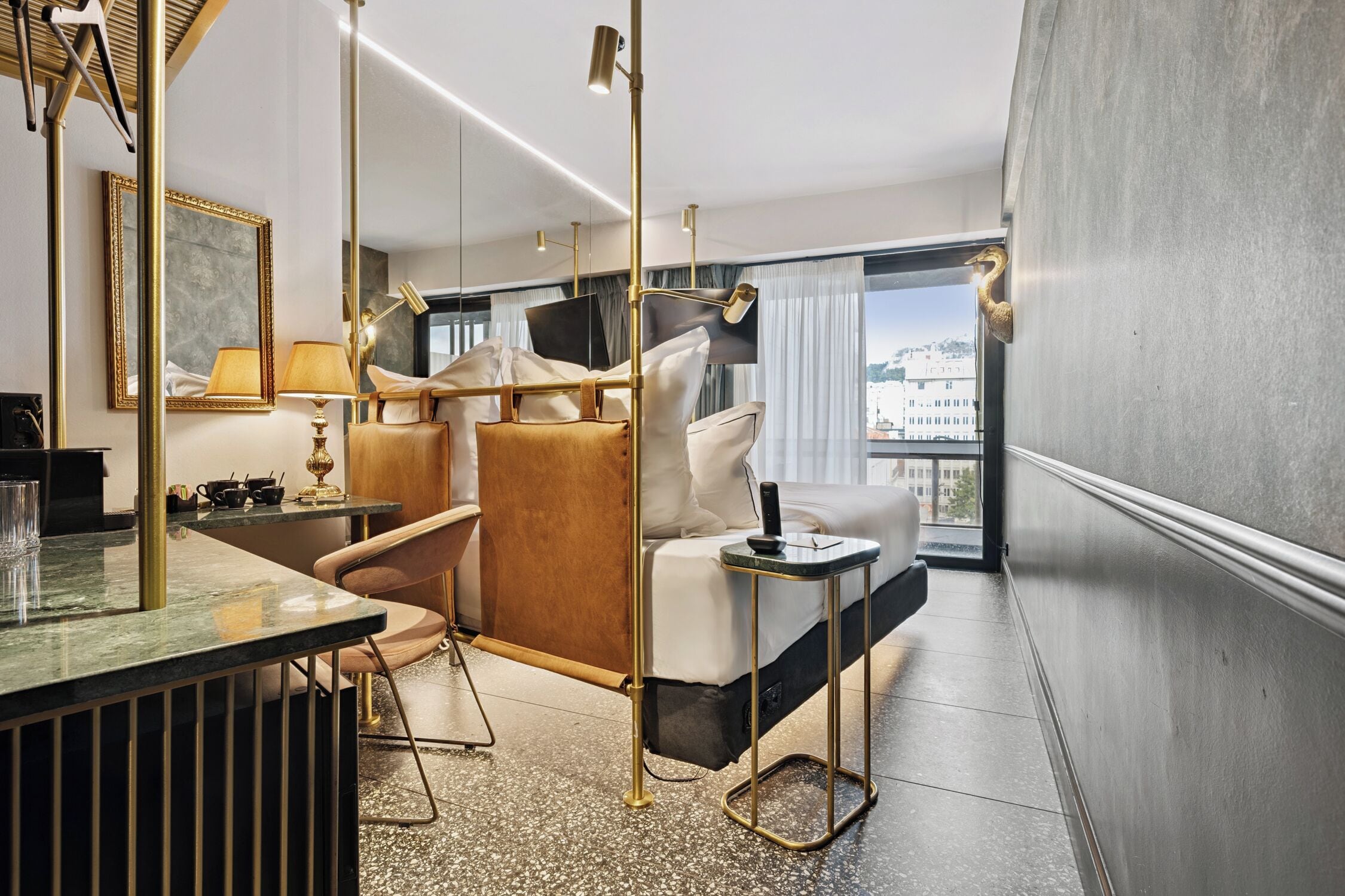 Urban Double Room with Balcony and City View | Roupa de alta qualidade, minibar, cofre no quarto, secretária 