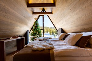 Suite-Estúdio Royal | Edredões de penas, camas de colchão viscoelástico, minibar 