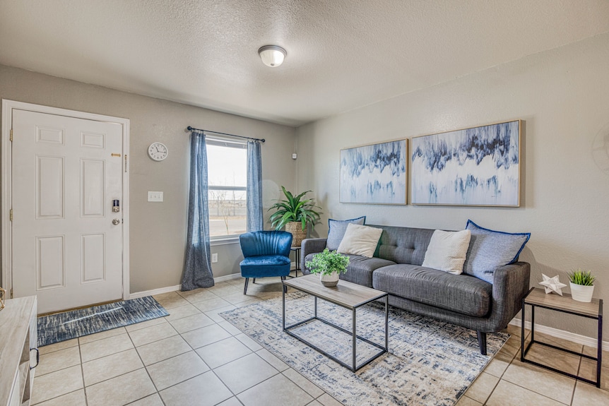 By Fort Bliss: Laundry, Security System, Refrigeration, King Beds - El Paso Zoo and Botanical Gardens