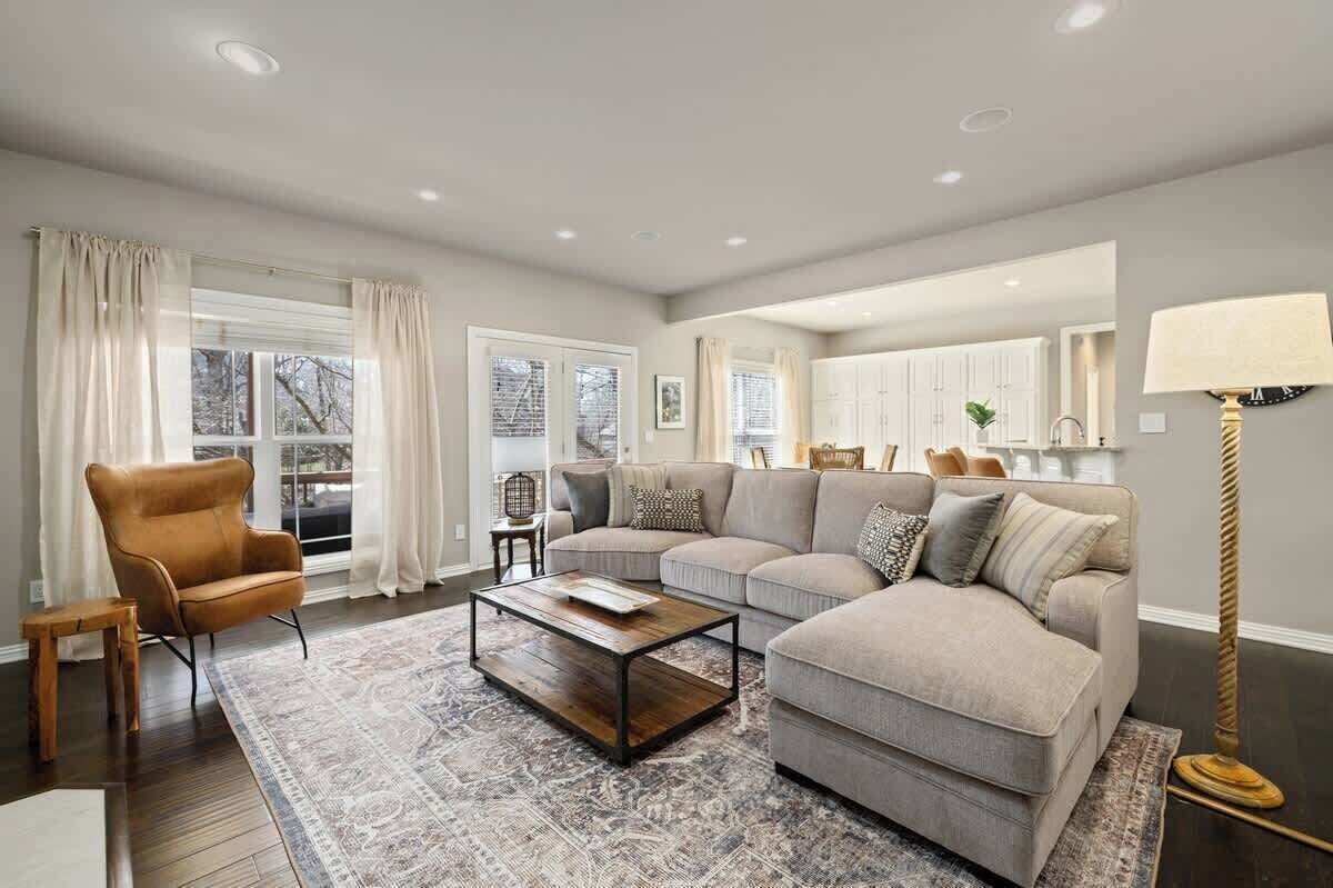 The Genesis - Bike Friendly - Hot Tub - Sleeps 15 - Rogers, AR