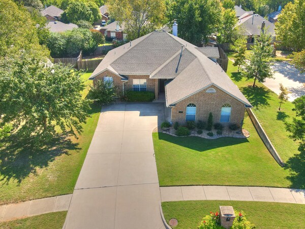 Modern Open 4 Bedroom! - Norman, OK