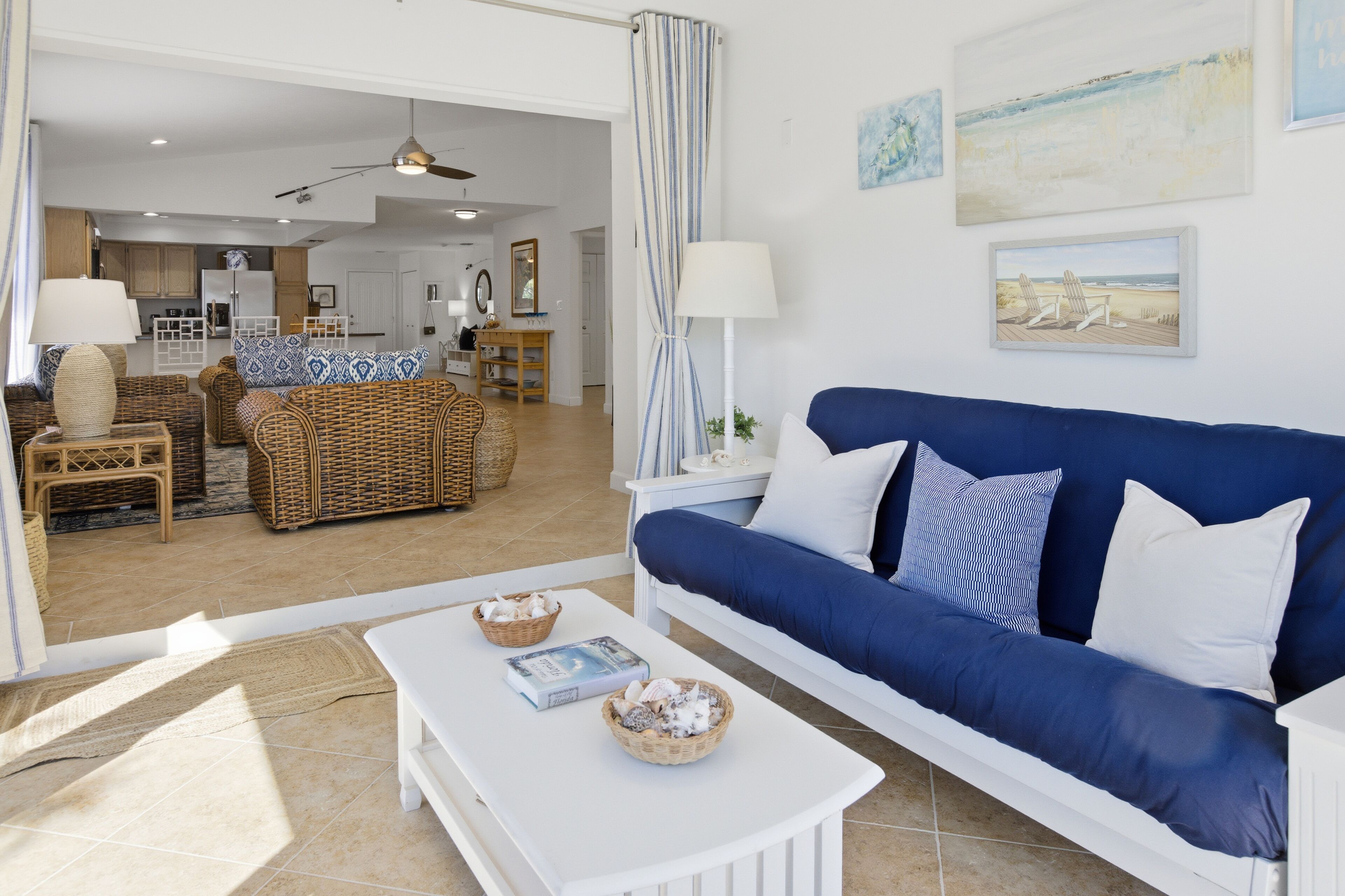 Coastal Beachy 3+/2, Pool, 5 Bikes, Near Beach, Pet Friendly, Sleeps 8+ - Naples, FL
