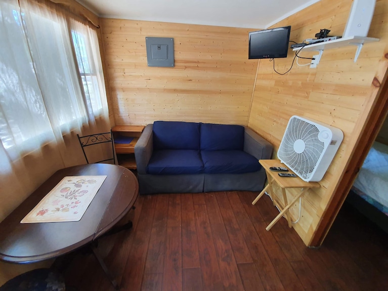 Medium Cottage, 2 Min Walk To Beach, Bcc #3 - Ontario