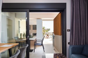 Suite Superior, vista para a piscina | Varanda