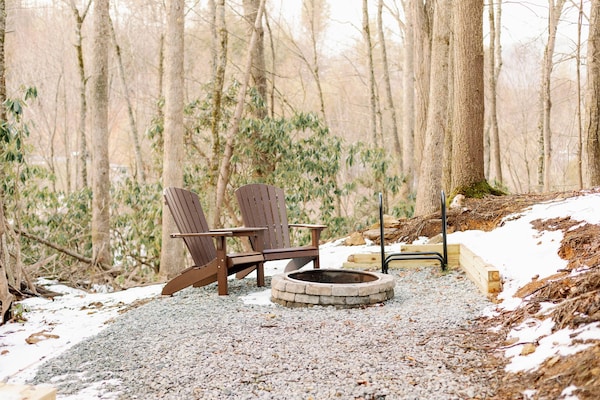 Honeymoon Cabin-4 Wheel Drive Highly Recommended During Winter - Roan Mountain, TN