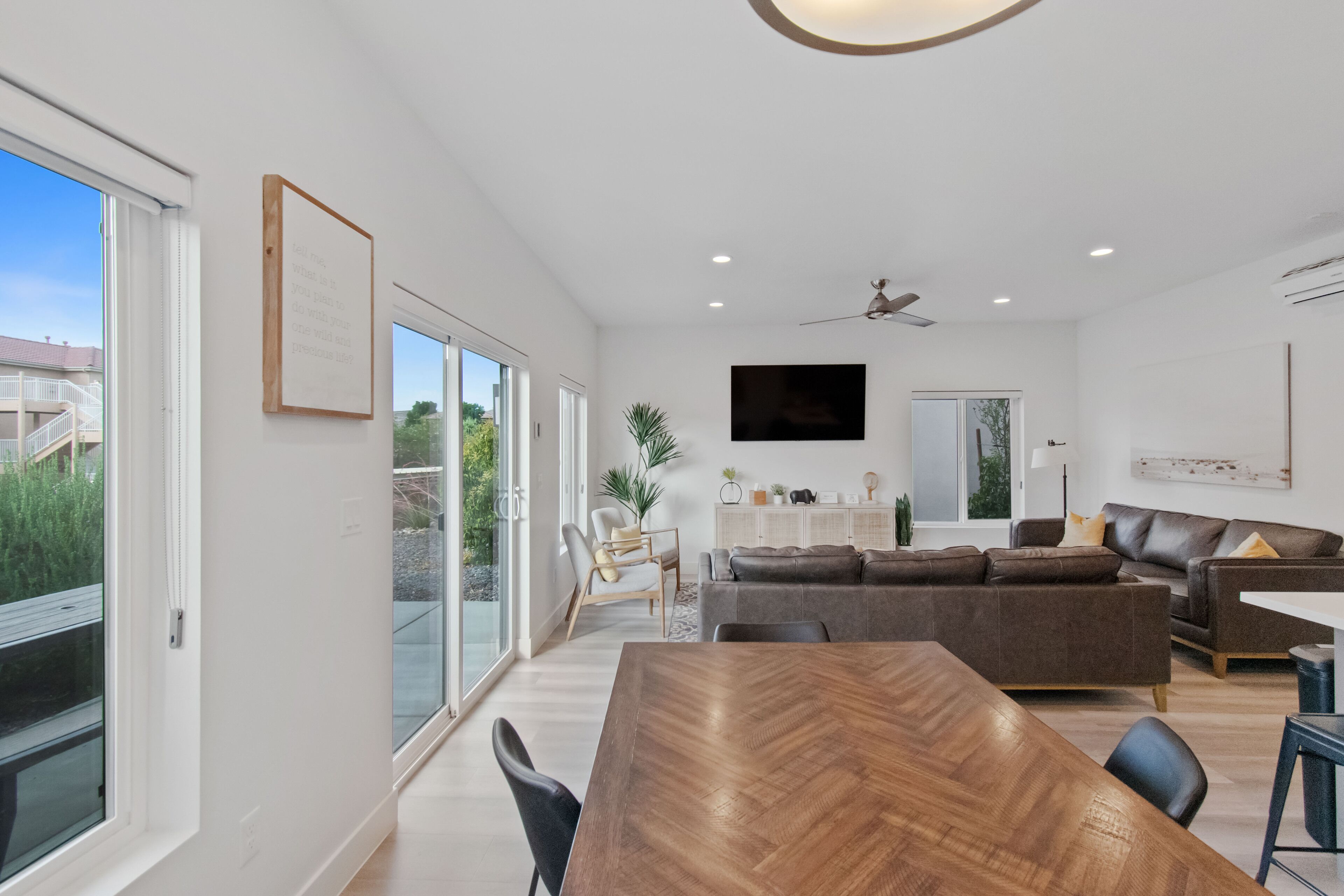 Luxury 5-bed, 5-bath Townhome - 3 King Suites + Bunks - Heated Pool & Hot Tub - St. George, UT