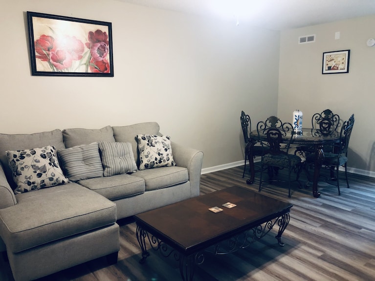 Cozy Condo. 5 Min Walk From The Island Of Pigeon Forge - Pigeon Forge, TN