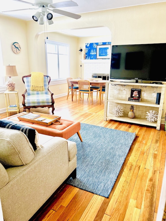 Blue J Cottage Charlevoix, Mi - Charlevoix, MI