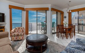 Apartamento em Condomínio Fechado, 3 quartos | Sala | Televisor de 36 polegadas com canais digitais 