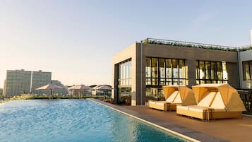 Piscina externa sazonal