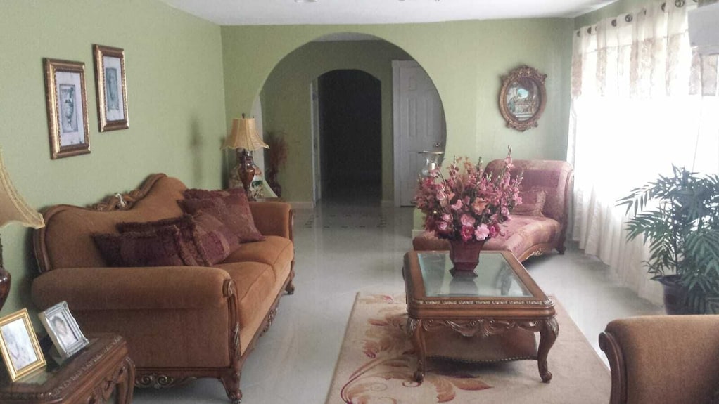 Beautiful Spacious Luxurious Home - Freeport