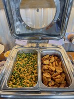Café da manhã com buffet todos os dias mediante uma taxa