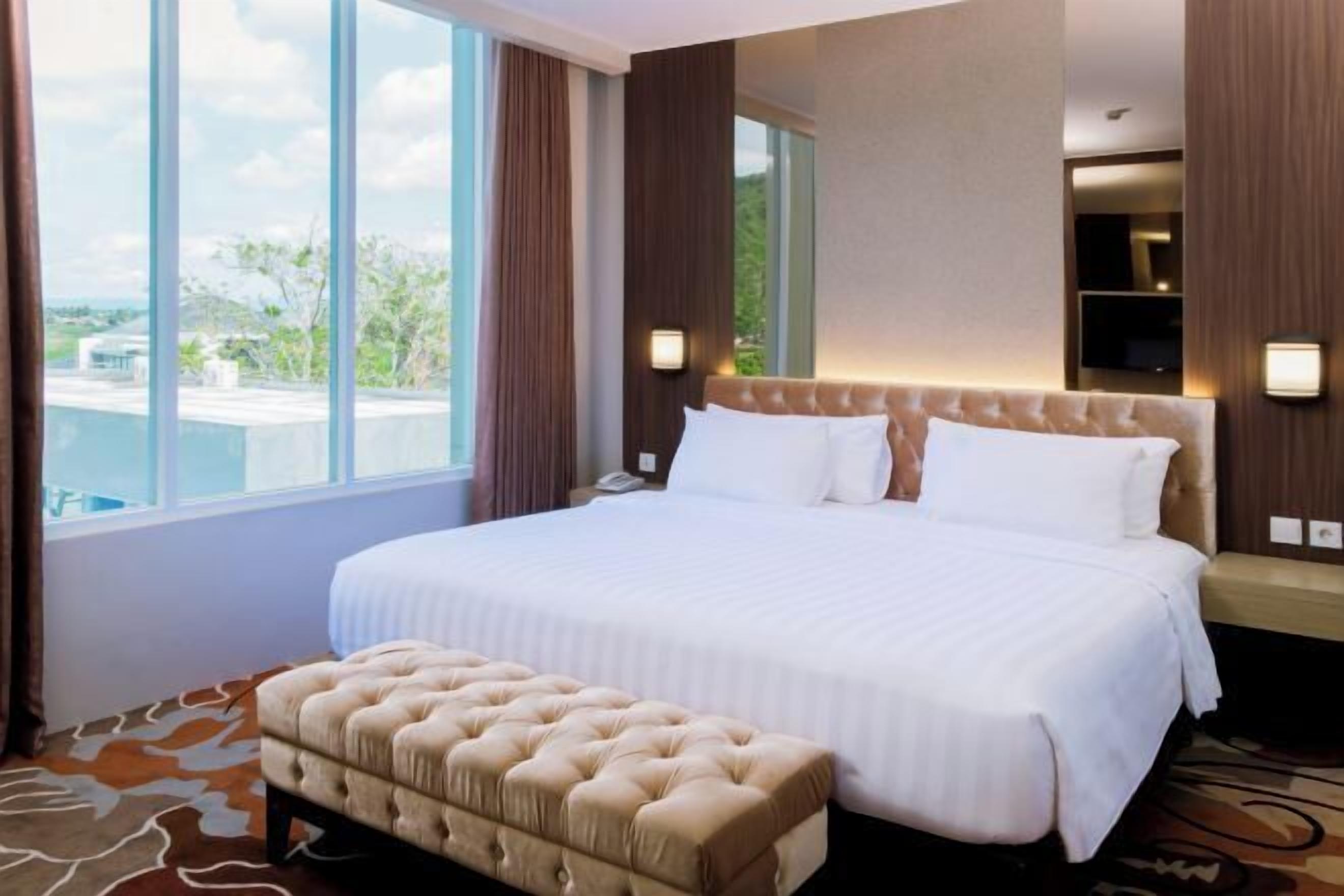 Cofre no quarto, secretária 