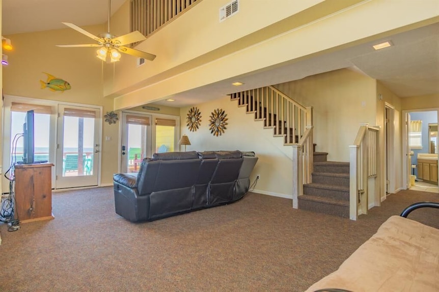 Prime Beachfront Home..close To All Galveston Has To Offer!! - Galveston, TX