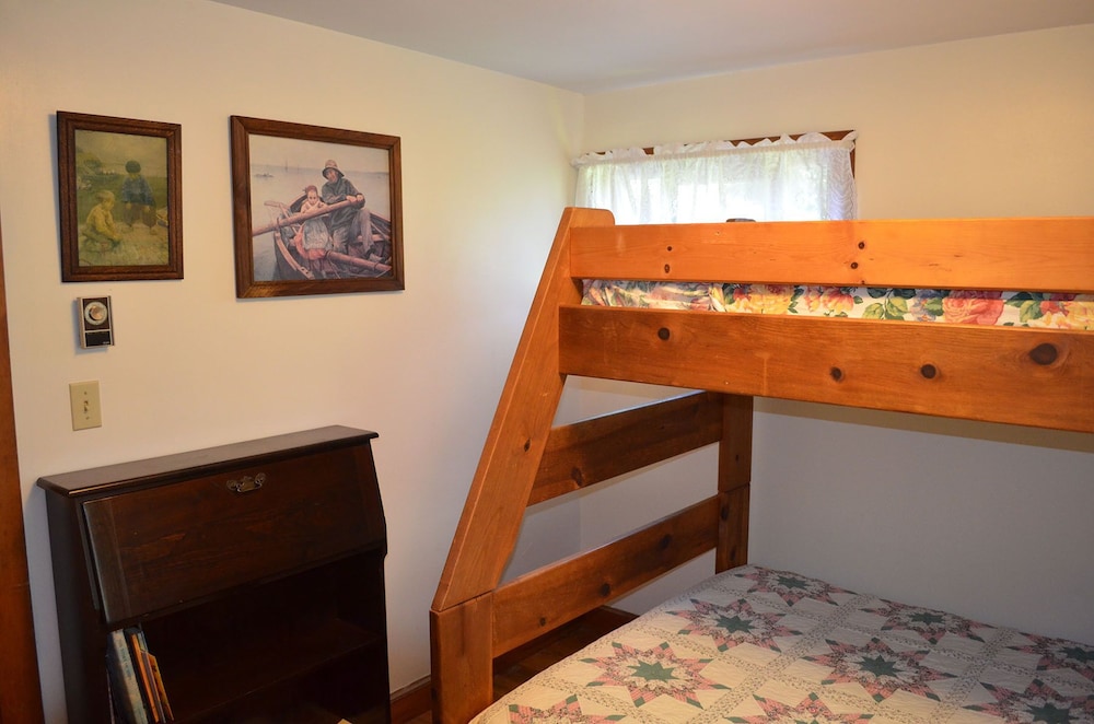 Garden By The Sea: Relax & Enjoy Wonderful Coastal Views. Walk To The Beach! - Essex, MA
