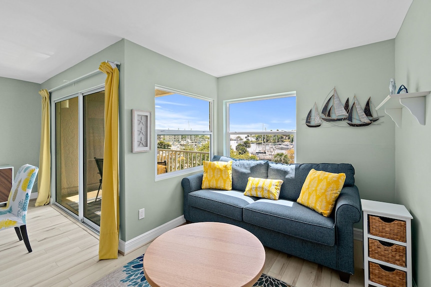 Top Floor - Downtown Condo With Marina Waterfront View - Melbourne Beach, FL