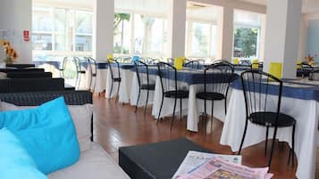 Café da manhã continental grátis todos os dias