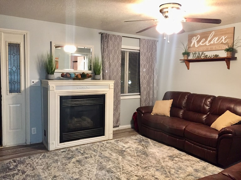 Awesome Valley Views, With All Your Home Needs Plus The Little Extras - Orem, UT