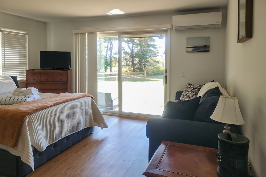 Cozy, Ground-floor Getaway W/ Free Wifi, A Kitchen, Shared Pool, & Private Patio - 코드 곶